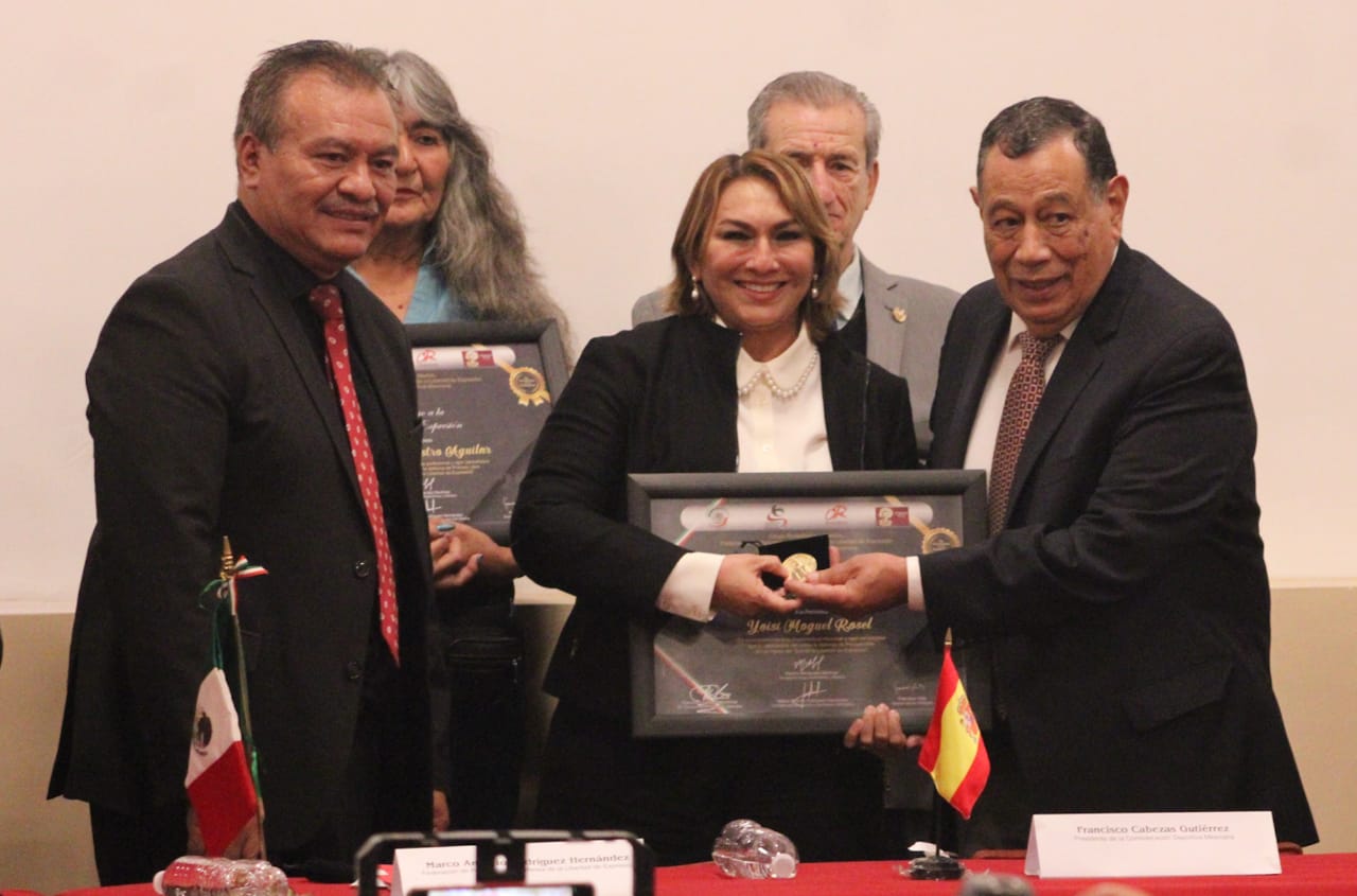 Recibe Yoisi Moguel El Pergamino a la Libertad de Expresión – UNIVERSIWEB